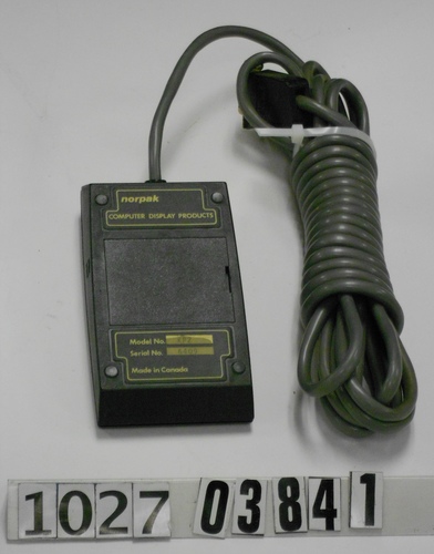 Numeric keypad with cable | 102703841 | Computer History Museum